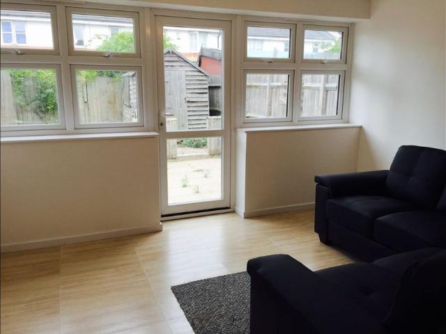 4 Bed Terraced House, Ivy Court, SE16