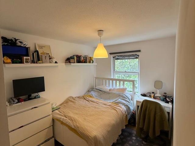 4 Bed Terraced House, Kendal Close, SW9