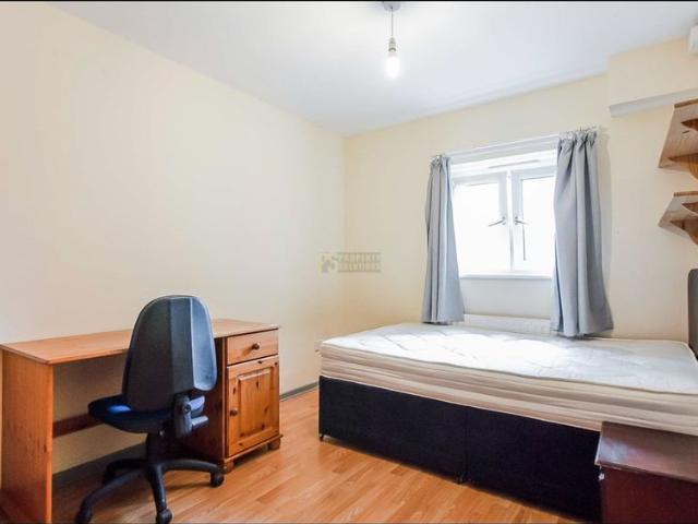 4 Bed Terraced House, Kelsey Close, B7