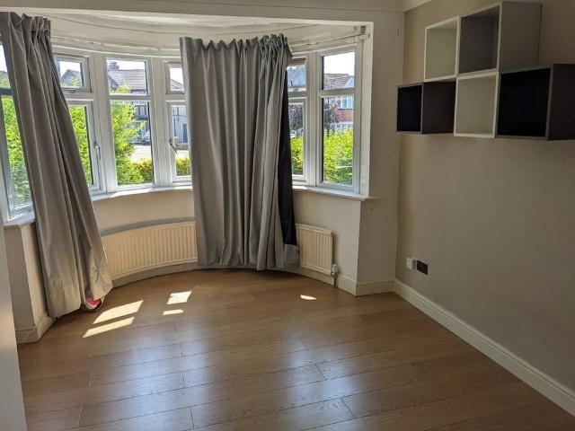 4 Bed Terraced House, Kings Road, HA2