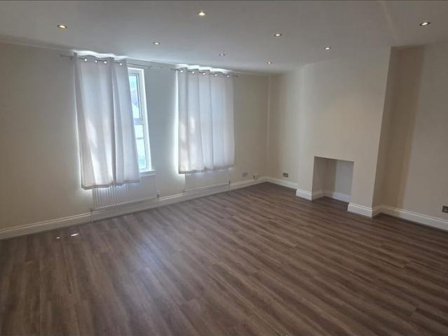 4 Bed Terraced House, Kingston Road, SW19