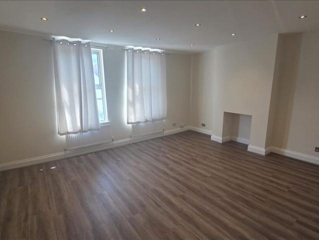 4 Bed Terraced House, Kingston Road, SW19