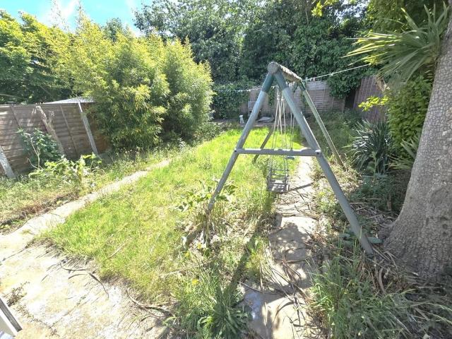 4 Bed Terraced House, Lonsdale Avenue, E6