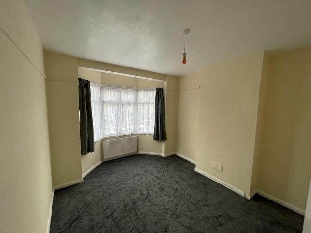 4 Bed Terraced House, Lonsdale Avenue, E6