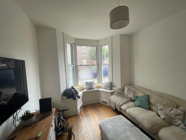 4 Bed Terraced House, Merton Road, SW18