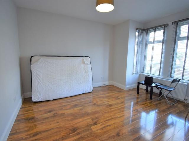 4 Bed Terraced House, Mortlake Road, IG1