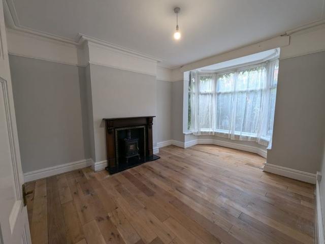 4 Bed Terraced House, Oak Road, M7