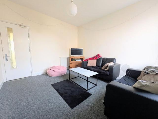 4 Bed Terraced House, Park Road, NG7