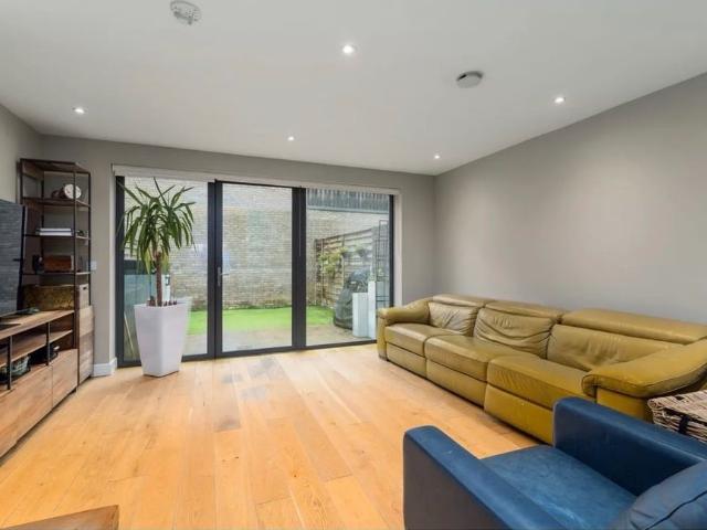 4 Bed Terraced House, Peartree Way, SE10