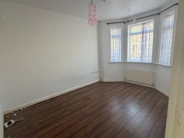 4 Bed Terraced House, Perth Road, IG2