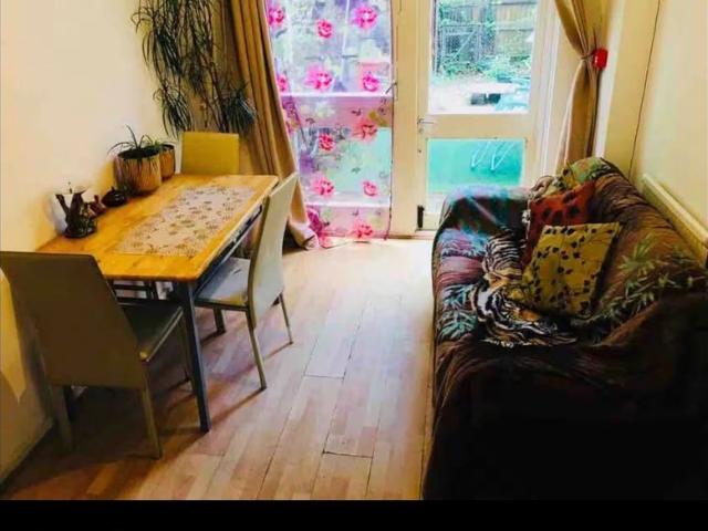 4 Bed Terraced House, Rectory Square, E1