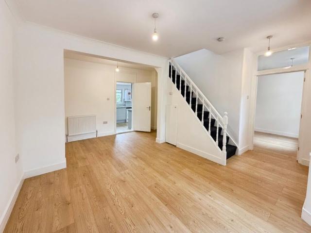 4 Bed Terraced House, Reynolds Avenue, E12