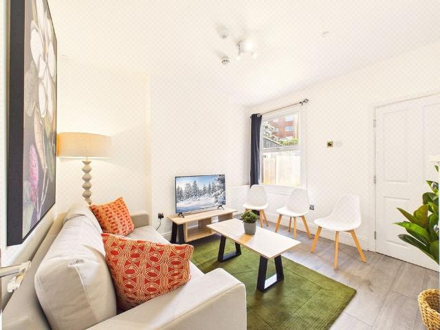 4 Bed Terraced House, Ridgway Road, LU2