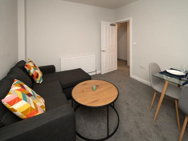 4 Bed Terraced House, Sandbach Road, BS4
