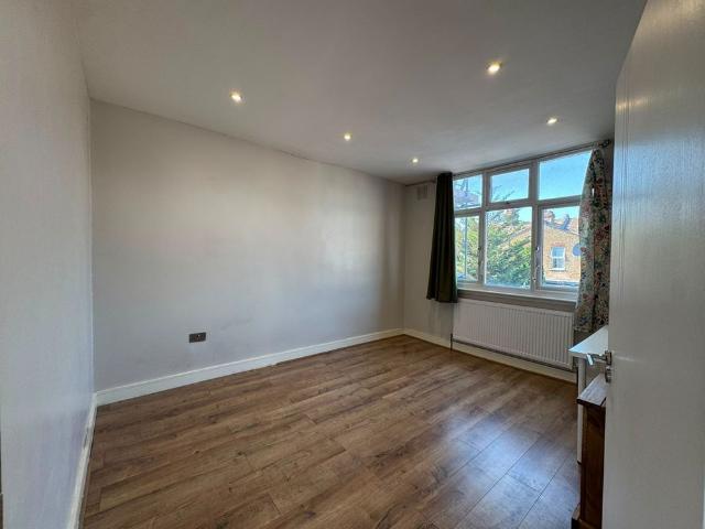 4 Bed Terraced House, Sherringham Avenue, N17