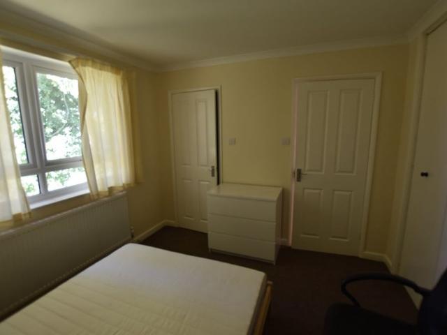 4 Bed Terraced House, Spring Terrace, RG2