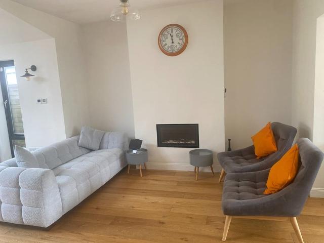 4 Bed Terraced House, Squires Lane, N3