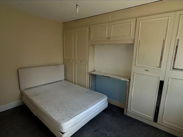 4 Bed Terraced House, St Andrews Road, IG1