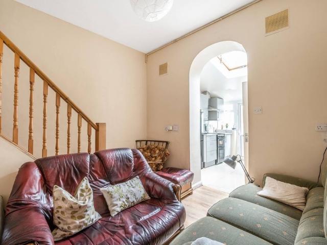 4 Bed Terraced House, St. Martins Close, NW1