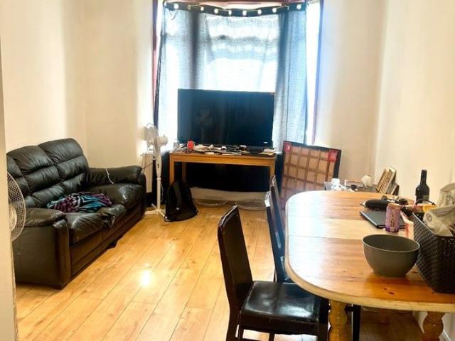 4 Bed Terraced House, St Olaves Road, E6