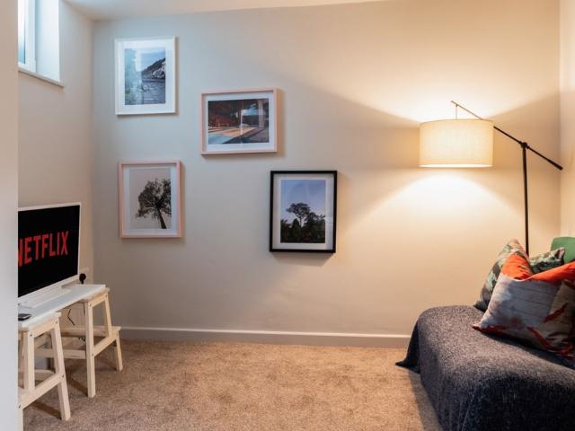 4 Bed Terraced House, Station Parade, LS5