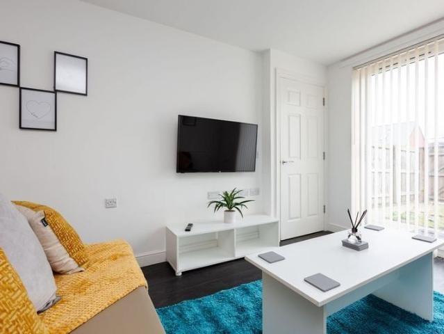 4 Bed Terraced House, Stanley Rd, L5