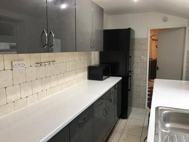 4 Bed Thesiger Street â€“ 2 Bed