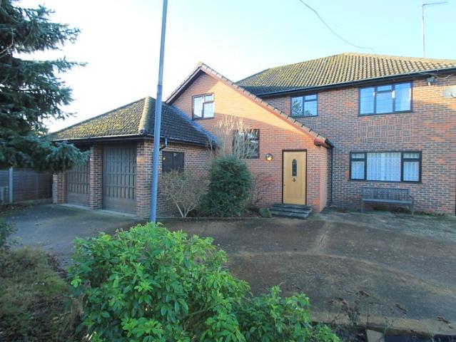 4 bed to rent in Woodfield Hill, CR5