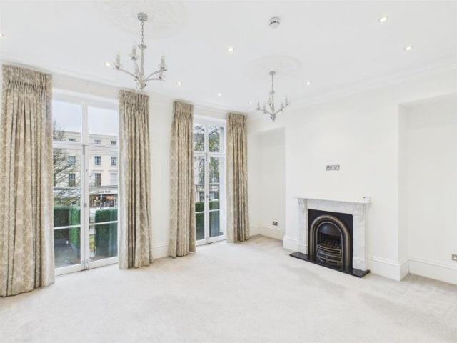 4 BED Town house To rent