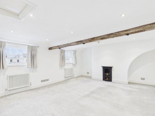 4 BED Town house To rent