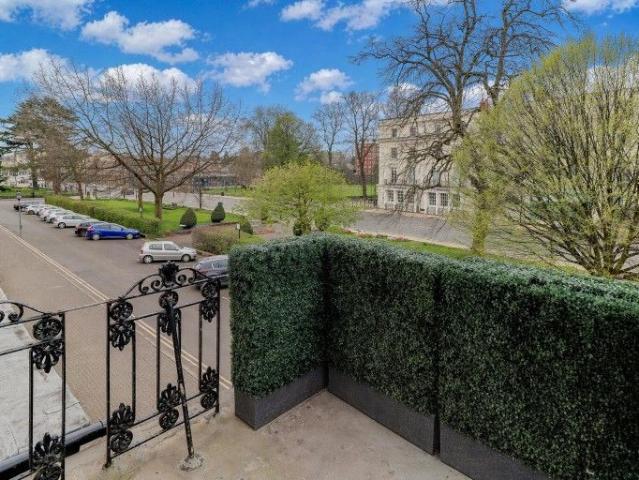 4 BED Town house To rent