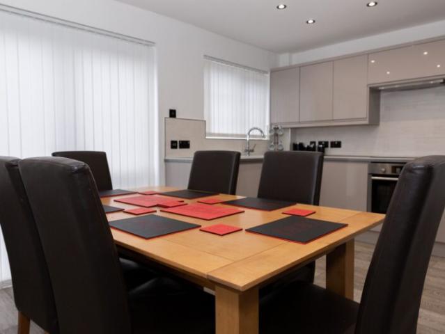 4 bed town house to rent Waterloo Avenue