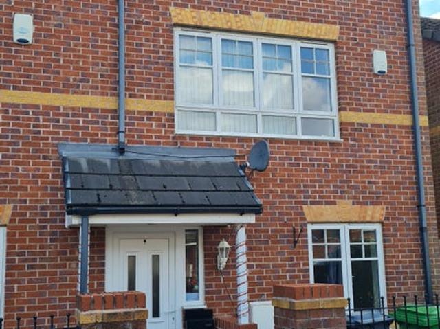 4 bed townhouse in Wythenshawe civic centre
