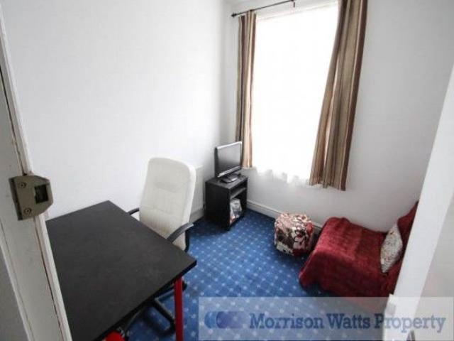 4 Bed Woodsley Road, Hyde Park, Leeds