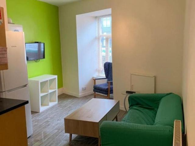 4 Bed Apartment Available in Fallowfield MCR