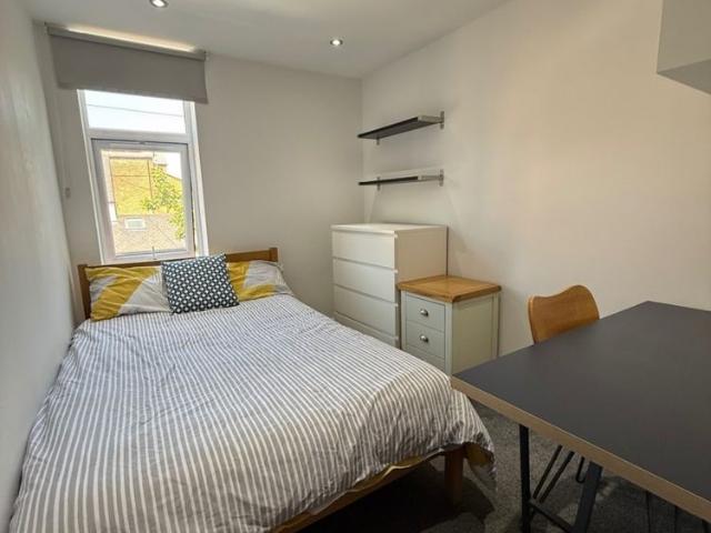 4 bed Apartment for Rent