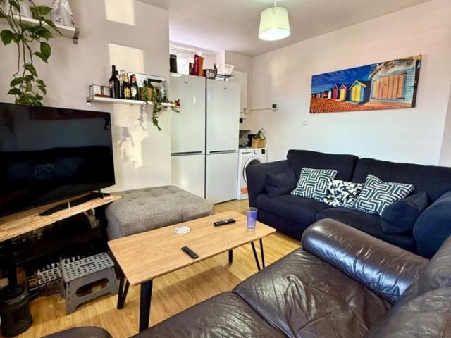 4 bed Apartment for Rent