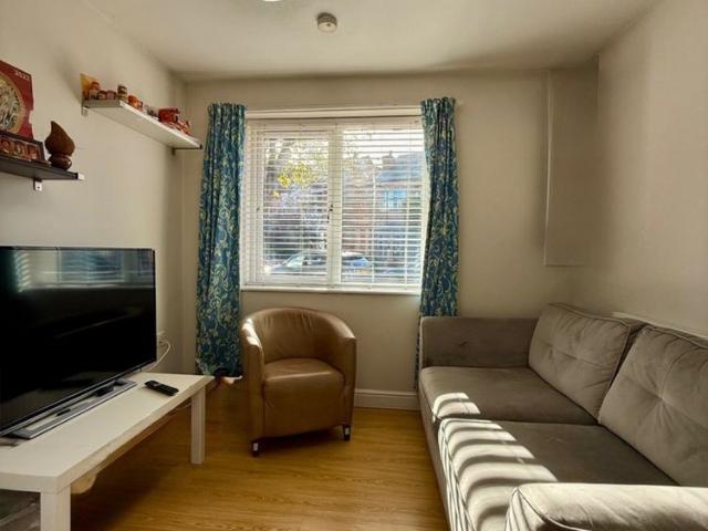 4 bed Apartment for Rent