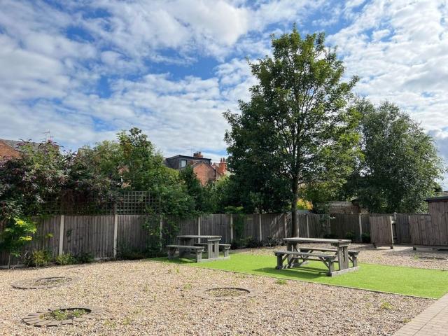 4 bed Apartment for Rent