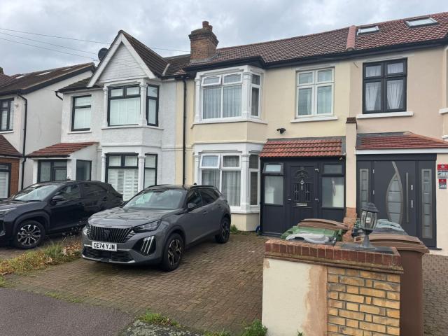 4 Bed Apartment Middleton Avenue London E4