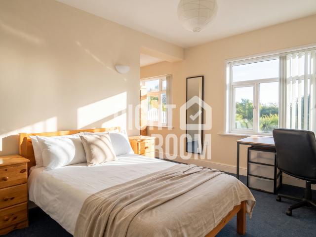 4 Bed Apartment, Portswood Road. 4 bed apartment to rent £1,700 pcm £392 pw