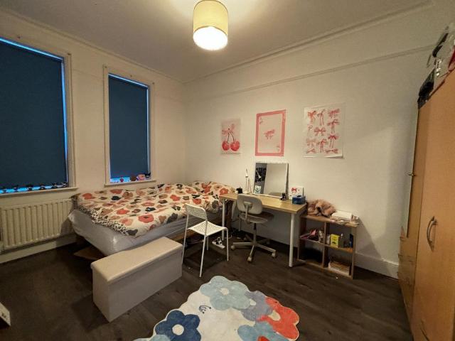 5 bed Apartment To Let