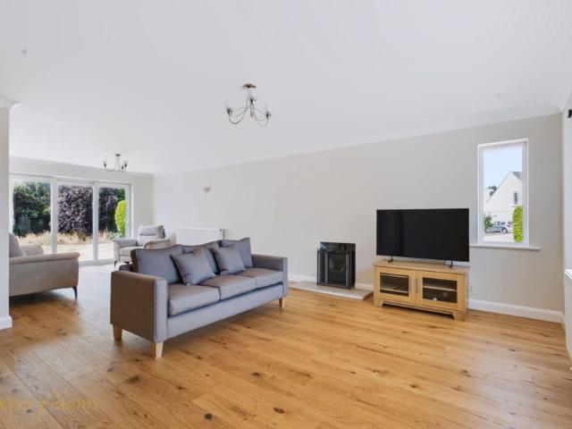 4 bed bungalow to rent in Angmering Lane, East Preston, BN16