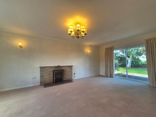 4 bed bungalow to rent in Highfield Close, Kingsland