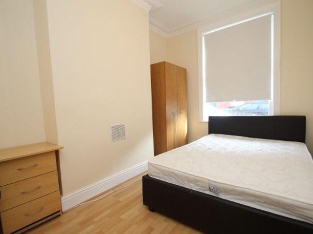 4 Bed Carberry Terrace, Hyde Park, Leeds