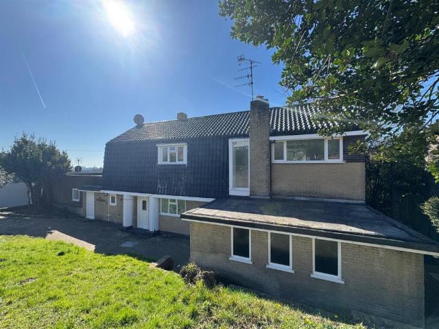 4 bed Detached to rent in Brighton And Hove East Sussex, BN1, from Foster & Co Hove. 34168