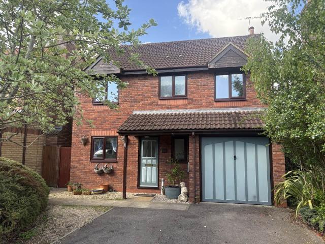 4 bed Detached House