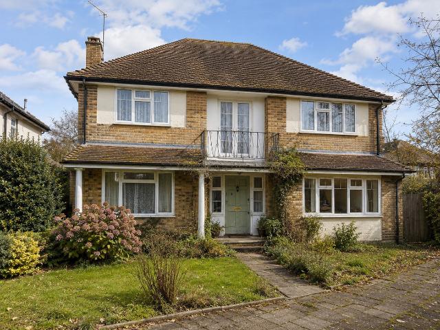 4 bed Detached House To Let