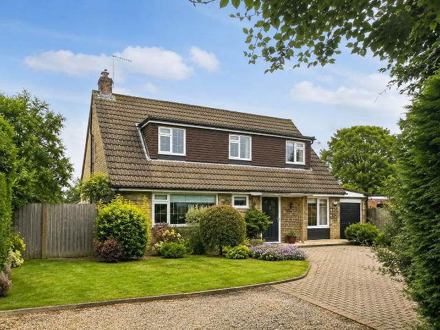 4 bed Detached House To Let