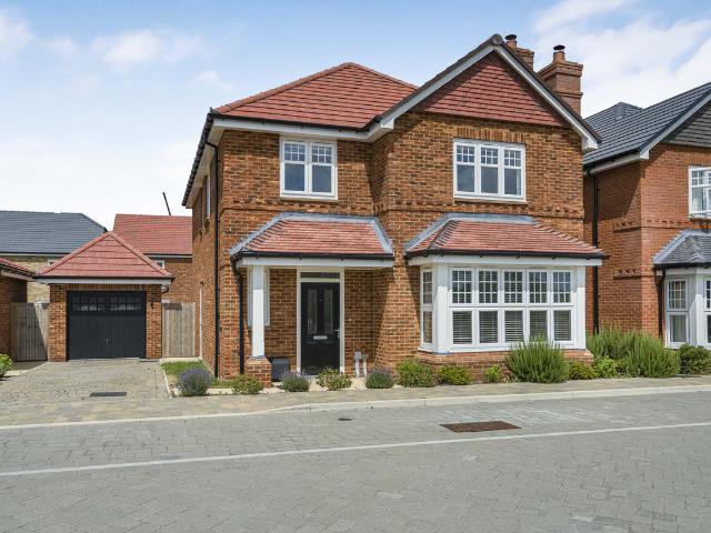 4 bed Detached House To Let